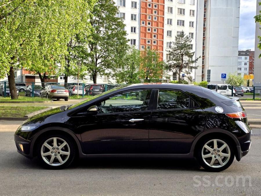 Black Honda Civic 2007 in Riga, with an engine capacity of 1.80 L and mileage of 147 thousand km for 3200 €, photo 6 on AUTOMOTO.COM.LV