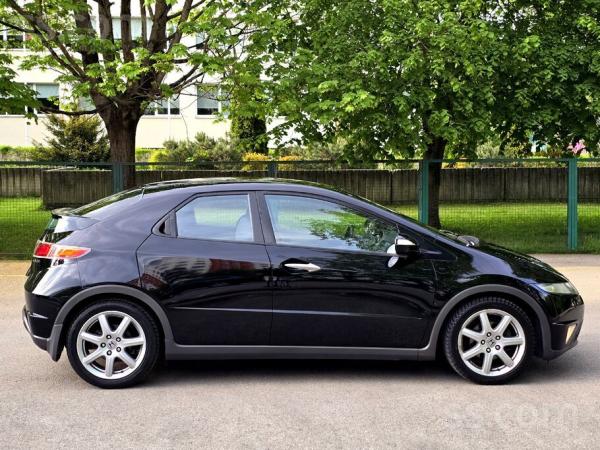 Melns Honda Civic 2007 Rīga, ar dzinēja tilpumu 1.80 L un nobraukumu 147 tūkst. km par 3000 €, foto 6 vietnē AUTOMOTO.COM.LV