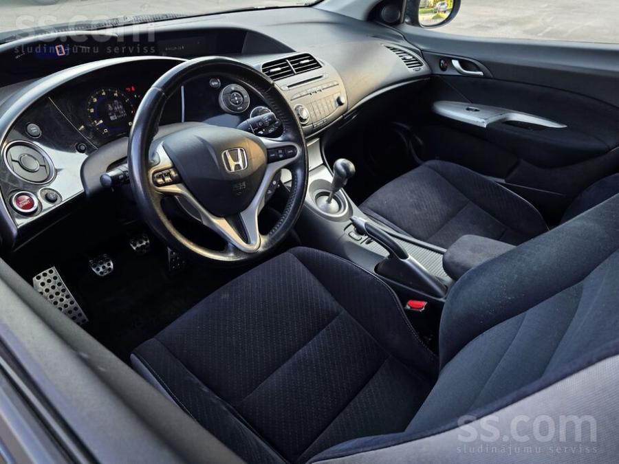 Black Honda Civic 2007 in Riga, with an engine capacity of 1.80 L and mileage of 147 thousand km for 3200 €, photo 9 on AUTOMOTO.COM.LV