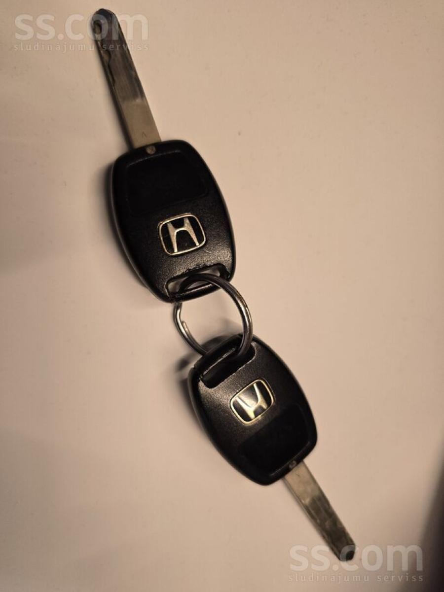 Black Honda Civic 2007 in Riga, with an engine capacity of 1.80 L and mileage of 147 thousand km for 3200 €, photo 13 on AUTOMOTO.COM.LV
