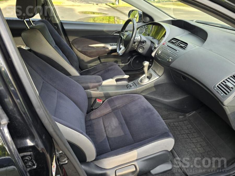 Black Honda Civic 2007 in Riga, with an engine capacity of 1.80 L and mileage of 147 thousand km for 3200 €, photo 15 on AUTOMOTO.COM.LV