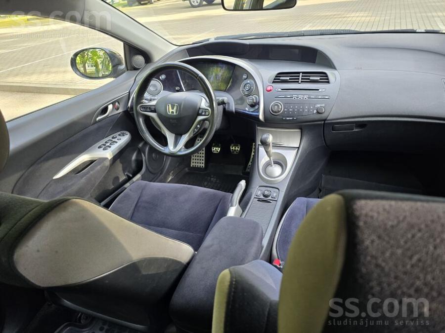 Black Honda Civic 2007 in Riga, with an engine capacity of 1.80 L and mileage of 147 thousand km for 3200 €, photo 16 on AUTOMOTO.COM.LV
