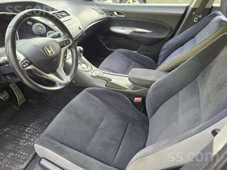 Black Honda Civic 2007 in Riga, with an engine capacity of 1.80 L and mileage of 147 thousand km for 3200 €, photo 17 on AUTOMOTO.COM.LV