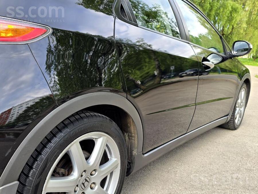 Black Honda Civic 2007 in Riga, with an engine capacity of 1.80 L and mileage of 147 thousand km for 3200 €, photo 20 on AUTOMOTO.COM.LV