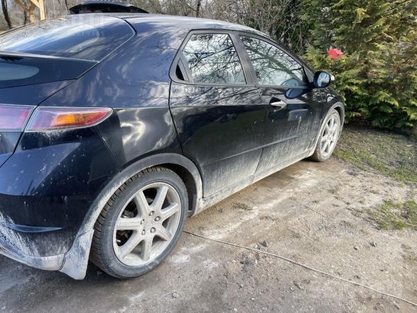 Melns Honda Civic 2007 Rēzekne, ar dzinēja tilpumu 1.80 L un nobraukumu 244 tūkst. km par 1470 €, foto 2 vietnē AUTOMOTO.COM.LV