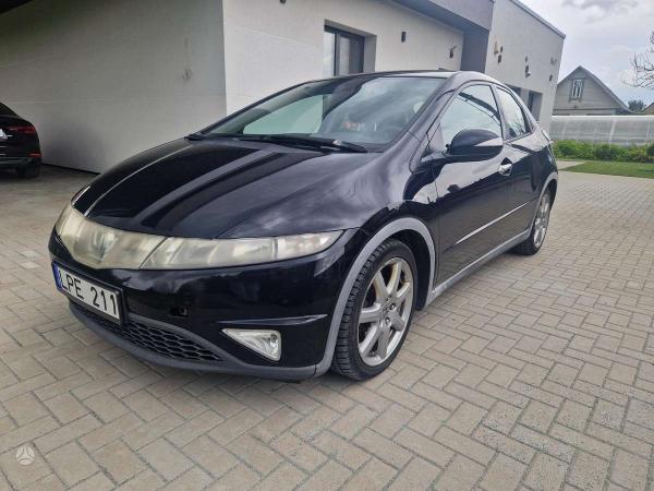 Black Honda Civic 2007 in Panevezys, with an engine capacity of 2.20 L and mileage of 360 thousand km for 1500 €, photo 1 on AUTOMOTO.COM.LV