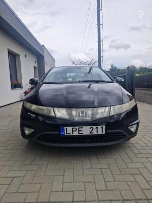 Melns Honda Civic 2007 Panevēža, ar dzinēja tilpumu 2.20 L un nobraukumu 360 tūkst. km par 1500 €, foto 3 vietnē AUTOMOTO.COM.LV