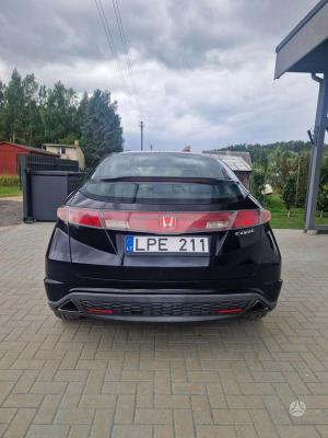 Melns Honda Civic 2007 Panevēža, ar dzinēja tilpumu 2.20 L un nobraukumu 360 tūkst. km par 1500 €, foto 5 vietnē AUTOMOTO.COM.LV