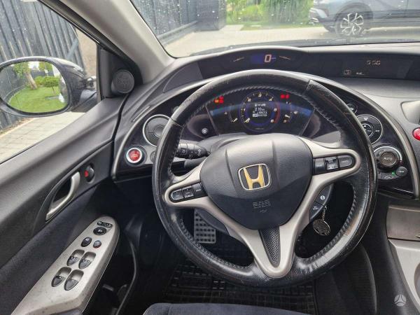 Black Honda Civic 2007 in Panevezys, with an engine capacity of 2.20 L and mileage of 360 thousand km for 1500 €, photo 8 on AUTOMOTO.COM.LV