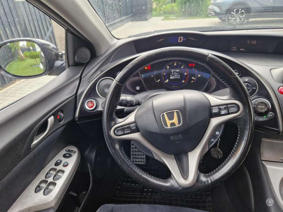 Melns Honda Civic 2007 Panevēža, ar dzinēja tilpumu 2.20 L un nobraukumu 360 tūkst. km par 1500 €, foto 9 vietnē AUTOMOTO.COM.LV