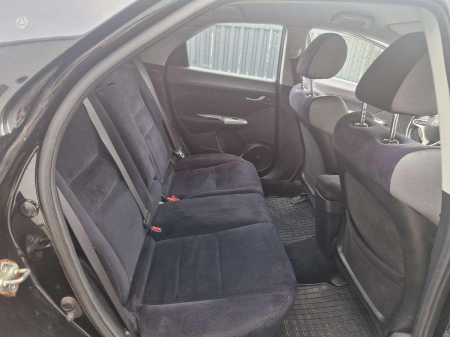 Melns Honda Civic 2007 Panevēža, ar dzinēja tilpumu 2.20 L un nobraukumu 360 tūkst. km par 1500 €, foto 13 vietnē AUTOMOTO.COM.LV