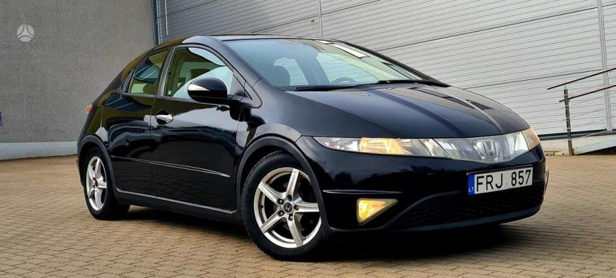 Melns Honda Civic 2007 Viļņa, ar dzinēja tilpumu 2.20 L un nobraukumu 286 tūkst. km par 2200 €, foto 3 vietnē AUTOMOTO.COM.LV