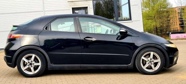 Melns Honda Civic 2007 Viļņa, ar dzinēja tilpumu 2.20 L un nobraukumu 286 tūkst. km par 2200 €, foto 5 vietnē AUTOMOTO.COM.LV