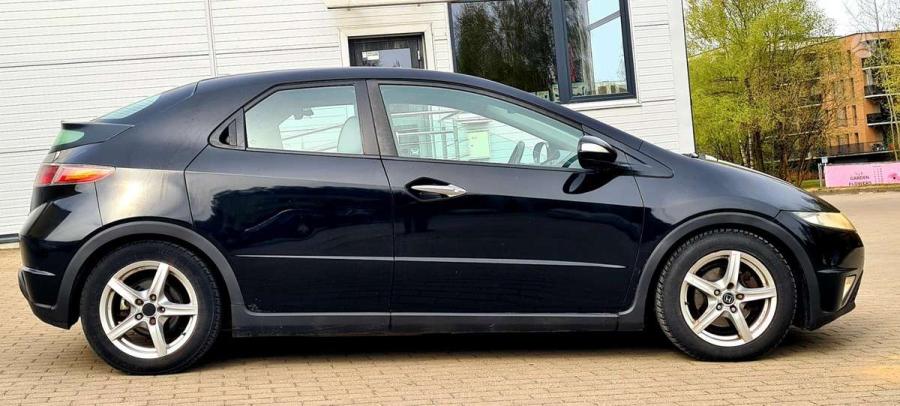 Melns Honda Civic 2007 Viļņa, ar dzinēja tilpumu 2.20 L un nobraukumu 286 tūkst. km par 2200 €, foto 6 vietnē AUTOMOTO.COM.LV