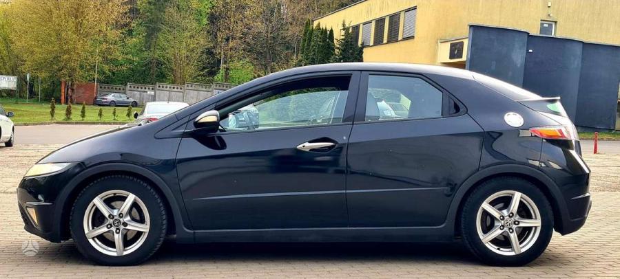 Melns Honda Civic 2007 Viļņa, ar dzinēja tilpumu 2.20 L un nobraukumu 286 tūkst. km par 2200 €, foto 7 vietnē AUTOMOTO.COM.LV