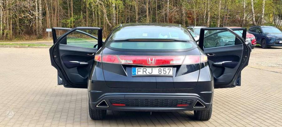 Melns Honda Civic 2007 Viļņa, ar dzinēja tilpumu 2.20 L un nobraukumu 286 tūkst. km par 2200 €, foto 17 vietnē AUTOMOTO.COM.LV