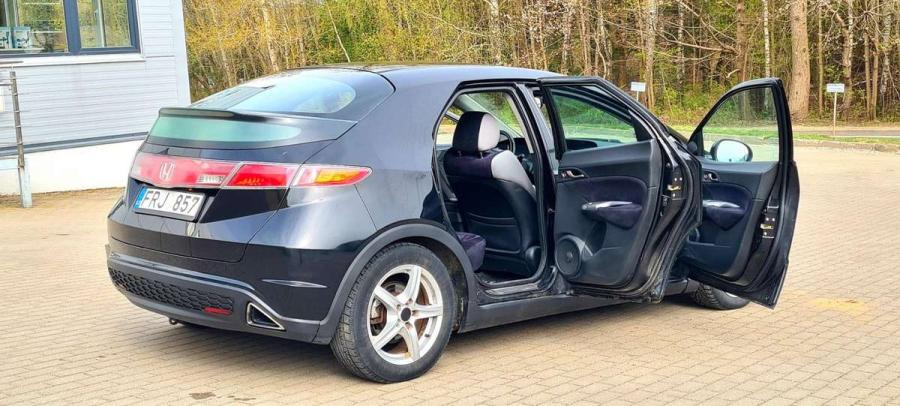 Melns Honda Civic 2007 Viļņa, ar dzinēja tilpumu 2.20 L un nobraukumu 286 tūkst. km par 2200 €, foto 18 vietnē AUTOMOTO.COM.LV