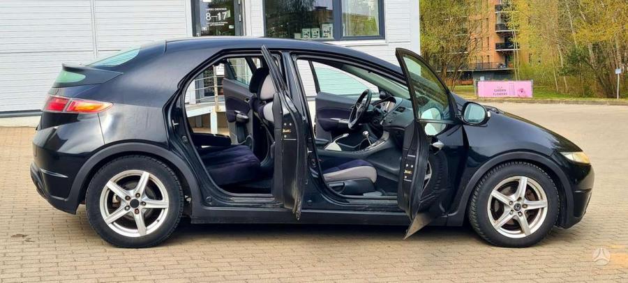 Melns Honda Civic 2007 Viļņa, ar dzinēja tilpumu 2.20 L un nobraukumu 286 tūkst. km par 2200 €, foto 19 vietnē AUTOMOTO.COM.LV