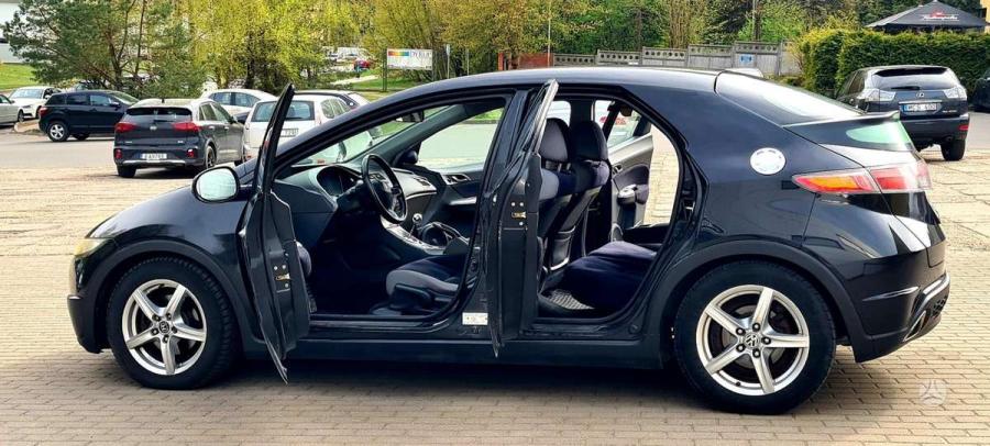 Melns Honda Civic 2007 Viļņa, ar dzinēja tilpumu 2.20 L un nobraukumu 286 tūkst. km par 2200 €, foto 21 vietnē AUTOMOTO.COM.LV