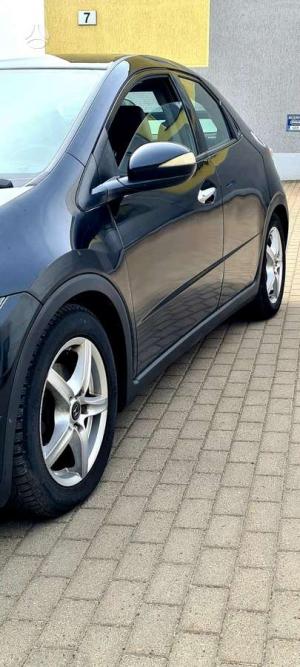 Melns Honda Civic 2007 Viļņa, ar dzinēja tilpumu 2.20 L un nobraukumu 286 tūkst. km par 2200 €, foto 25 vietnē AUTOMOTO.COM.LV