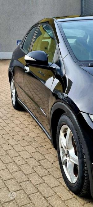 Melns Honda Civic 2007 Viļņa, ar dzinēja tilpumu 2.20 L un nobraukumu 286 tūkst. km par 2200 €, foto 27 vietnē AUTOMOTO.COM.LV