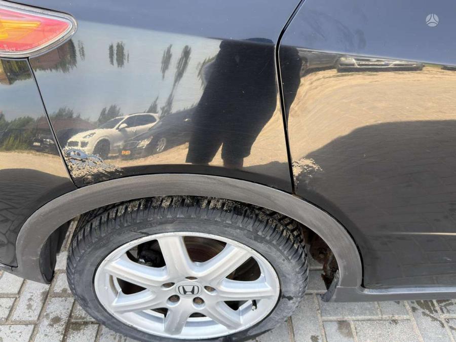 Black Honda Civic 2007 in Vilnius, with an engine capacity of 2.20 L and mileage of 323 thousand km for 950 €, photo 9 on AUTOMOTO.COM.LV