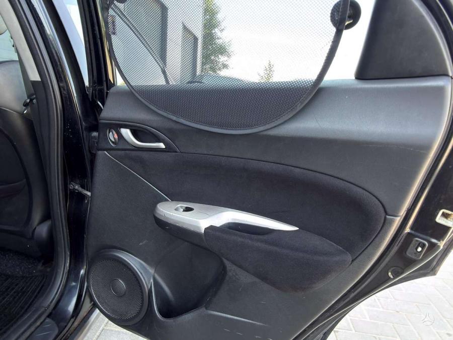 Black Honda Civic 2007 in Vilnius, with an engine capacity of 2.20 L and mileage of 323 thousand km for 950 €, photo 15 on AUTOMOTO.COM.LV