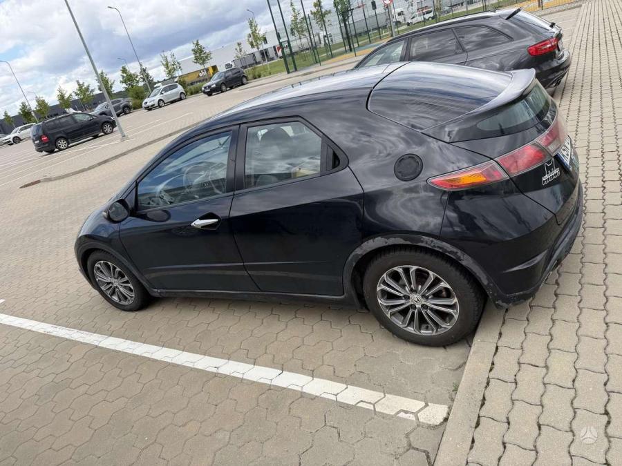 Melns Honda Civic 2007 Kauņa, ar dzinēja tilpumu 1.80 L un nobraukumu 2 tūkst. km par 999 €, foto 10 vietnē AUTOMOTO.COM.LV