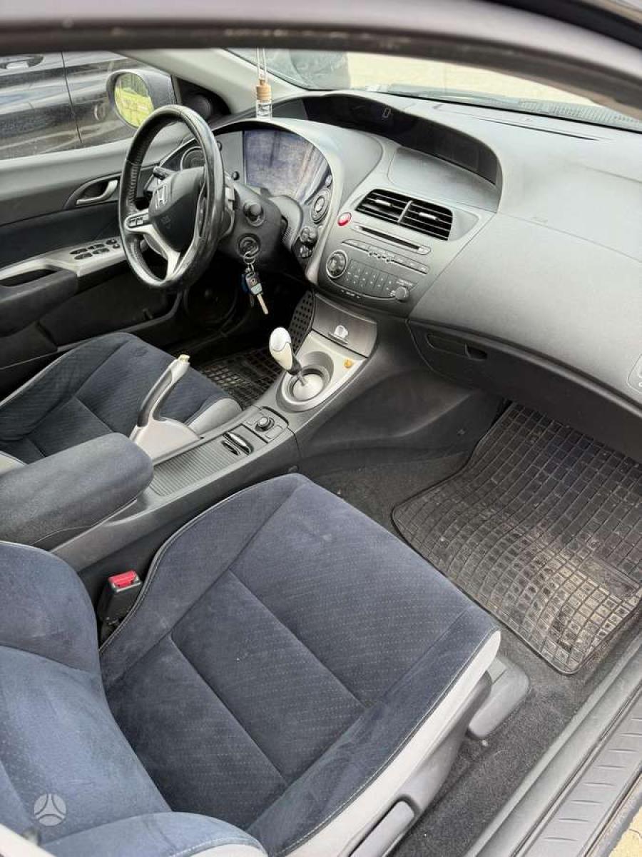 Melns Honda Civic 2007 Kauņa, ar dzinēja tilpumu 1.80 L un nobraukumu 2 tūkst. km par 999 €, foto 14 vietnē AUTOMOTO.COM.LV