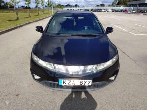 Black Honda Civic 2007 in Siauliai, with an engine capacity of 1.79 L and mileage of 133 thousand km for 2490 €, photo 6 on AUTOMOTO.COM.LV