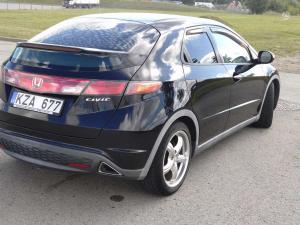 Black Honda Civic 2007 in Siauliai, with an engine capacity of 1.79 L and mileage of 133 thousand km for 2490 €, photo 9 on AUTOMOTO.COM.LV