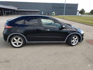 Black Honda Civic 2007 in Siauliai, with an engine capacity of 1.79 L and mileage of 133 thousand km for 2490 €, photo 10 on AUTOMOTO.COM.LV