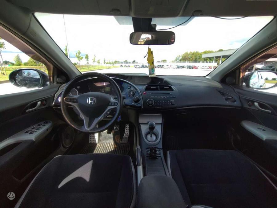 Black Honda Civic 2007 in Siauliai, with an engine capacity of 1.79 L and mileage of 133 thousand km for 2490 €, photo 12 on AUTOMOTO.COM.LV