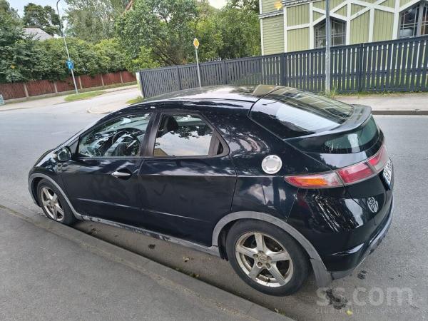 Melns Honda Civic 2007 Rīga, ar dzinēja tilpumu 1.80 L un nobraukumu 248 tūkst. km par 1500 €, foto 1 vietnē AUTOMOTO.COM.LV