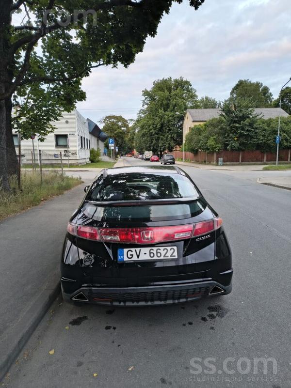Melns Honda Civic 2007 Rīga, ar dzinēja tilpumu 1.80 L un nobraukumu 248 tūkst. km par 1500 €, foto 2 vietnē AUTOMOTO.COM.LV