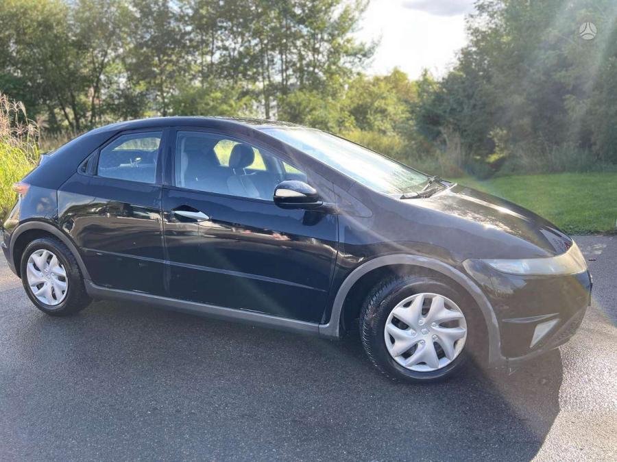 Melns Honda Civic 2007 Viļņa, ar dzinēja tilpumu 2.20 L un nobraukumu 251 tūkst. km par 690 €, foto 3 vietnē AUTOMOTO.COM.LV