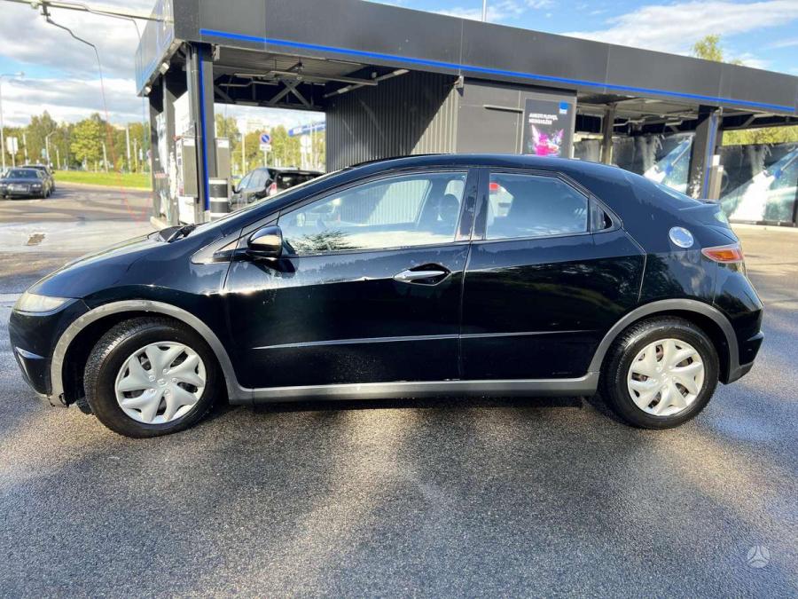 Melns Honda Civic 2007 Viļņa, ar dzinēja tilpumu 2.20 L un nobraukumu 251 tūkst. km par 690 €, foto 8 vietnē AUTOMOTO.COM.LV