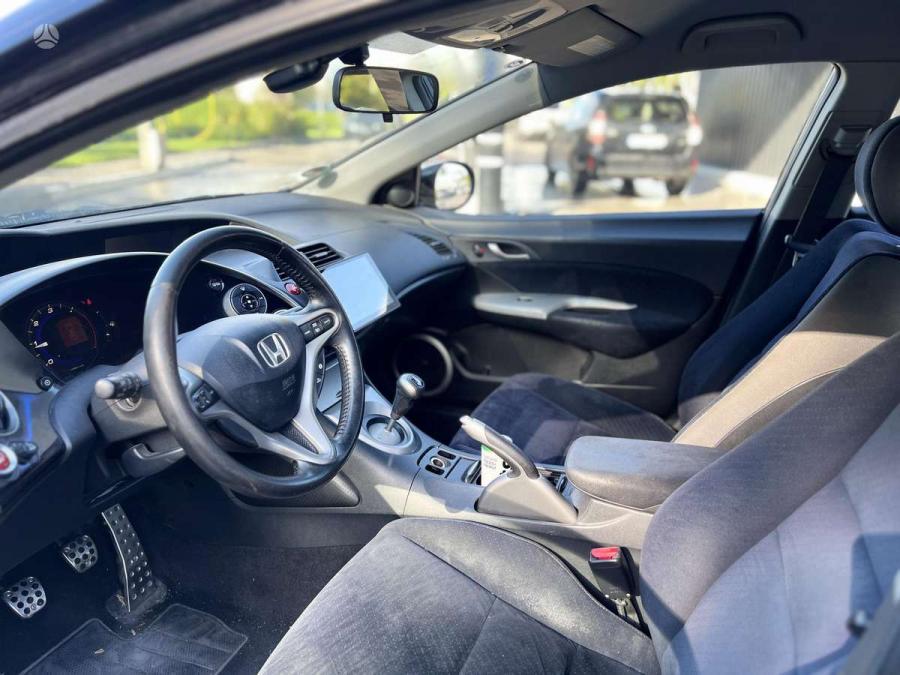Melns Honda Civic 2007 Viļņa, ar dzinēja tilpumu 2.20 L un nobraukumu 251 tūkst. km par 690 €, foto 12 vietnē AUTOMOTO.COM.LV