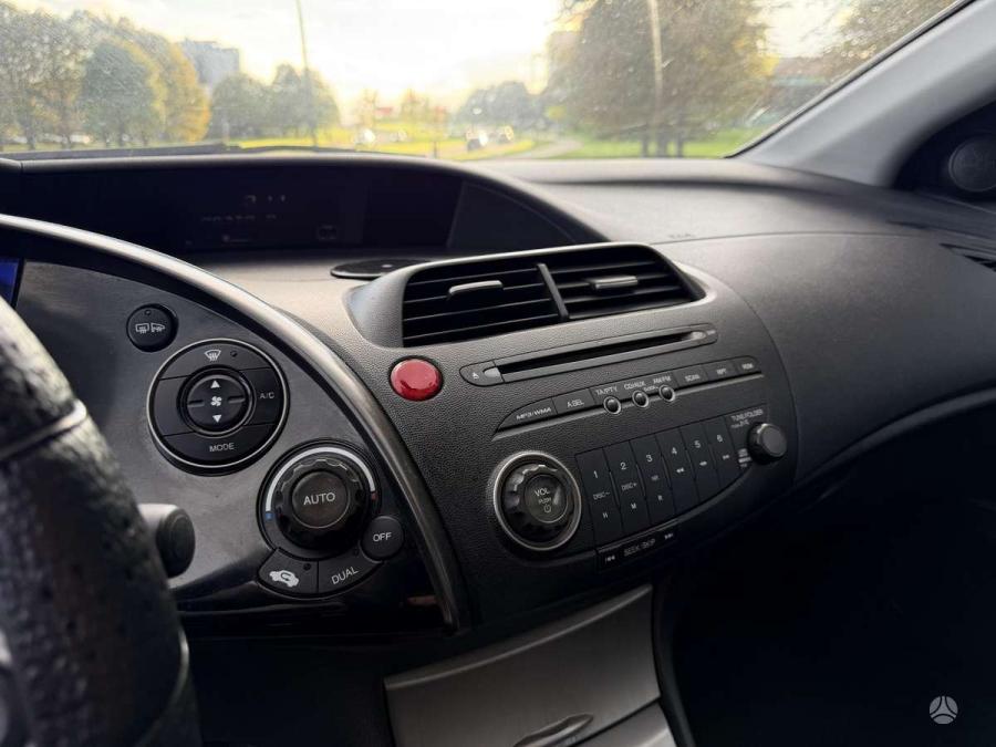 Black Honda Civic 2007 in Kaunas, with an engine capacity of 2.20 L and mileage of 362 thousand km for 2450 €, photo 10 on AUTOMOTO.COM.LV