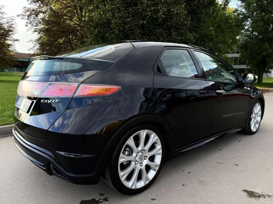 Black Honda Civic 2007 in Kaunas, with an engine capacity of 2.20 L and mileage of 362 thousand km for 2400 €, photo 5 on AUTOMOTO.COM.LV