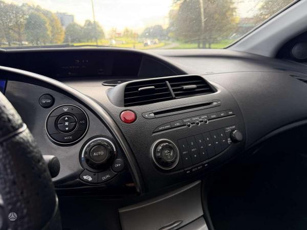 Melns Honda Civic 2007 Kauņa, ar dzinēja tilpumu 2.20 L un nobraukumu 362 tūkst. km par 2400 €, foto 10 vietnē AUTOMOTO.COM.LV