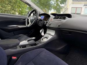 Black Honda Civic 2007 in Kaunas, with an engine capacity of 2.20 L and mileage of 362 thousand km for 2400 €, photo 13 on AUTOMOTO.COM.LV