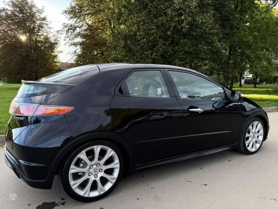 Black Honda Civic 2007 in Kaunas, with an engine capacity of 2.20 L and mileage of 362 thousand km for 2400 €, photo 22 on AUTOMOTO.COM.LV