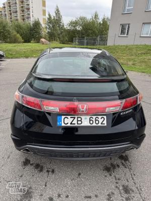 Melns Honda Civic 2007 Viļņa, ar dzinēja tilpumu 1.80 L un nobraukumu 213 tūkst. km par 2200 €, foto 3 vietnē AUTOMOTO.COM.LV