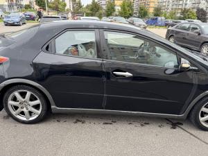 Melns Honda Civic 2007 Viļņa, ar dzinēja tilpumu 1.80 L un nobraukumu 213 tūkst. km par 2200 €, foto 9 vietnē AUTOMOTO.COM.LV