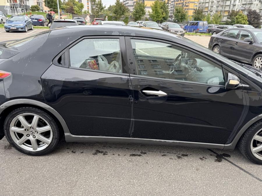 Melns Honda Civic 2007 Viļņa, ar dzinēja tilpumu 1.80 L un nobraukumu 213 tūkst. km par 2200 €, foto 9 vietnē AUTOMOTO.COM.LV