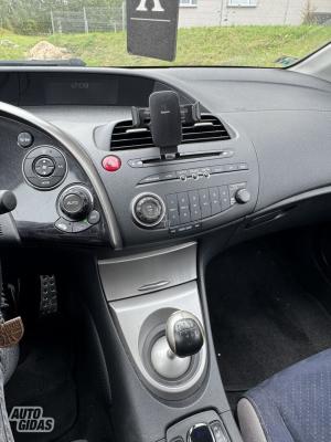 Melns Honda Civic 2007 Viļņa, ar dzinēja tilpumu 1.80 L un nobraukumu 213 tūkst. km par 2200 €, foto 12 vietnē AUTOMOTO.COM.LV