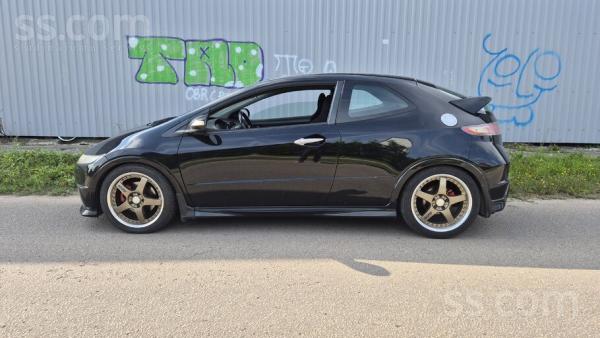 Black Honda Civic 2007 in Riga, with an engine capacity of 2.00 L and mileage of 260 thousand km for 6200 €, photo 1 on AUTOMOTO.COM.LV