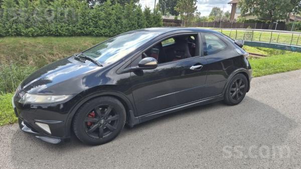Black Honda Civic 2007 in Riga, with an engine capacity of 2.00 L and mileage of 260 thousand km for 6200 €, photo 7 on AUTOMOTO.COM.LV