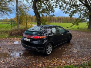 Melns Honda Civic 2007 Rīga, ar dzinēja tilpumu 1.80 L un nobraukumu 249 tūkst. km par 2550 €, foto 5 vietnē AUTOMOTO.COM.LV